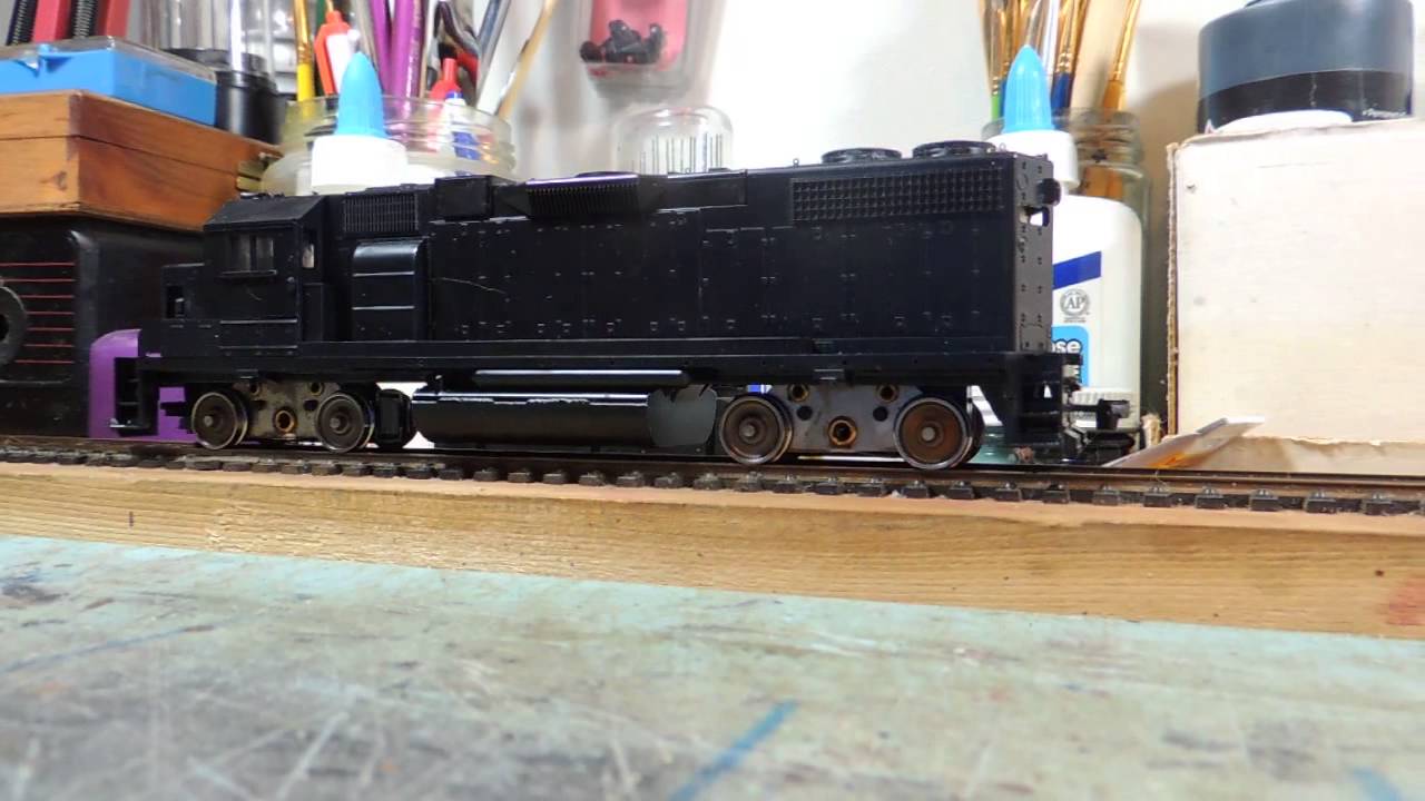 Athearn Blue Box GP38-2 with sound using an EMD 645E sound decoder ...