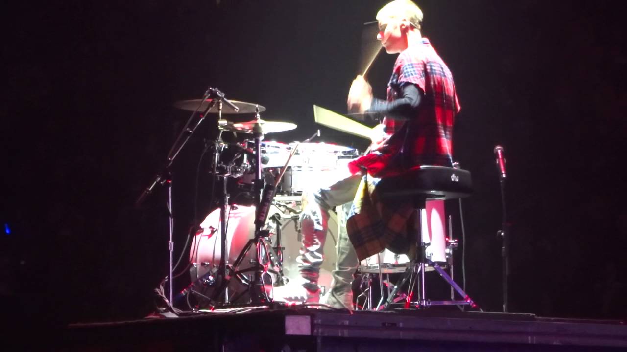 Justin Bieber - Drum Solo (Live in Toronto, ON on May 19, 2016) - YouTube