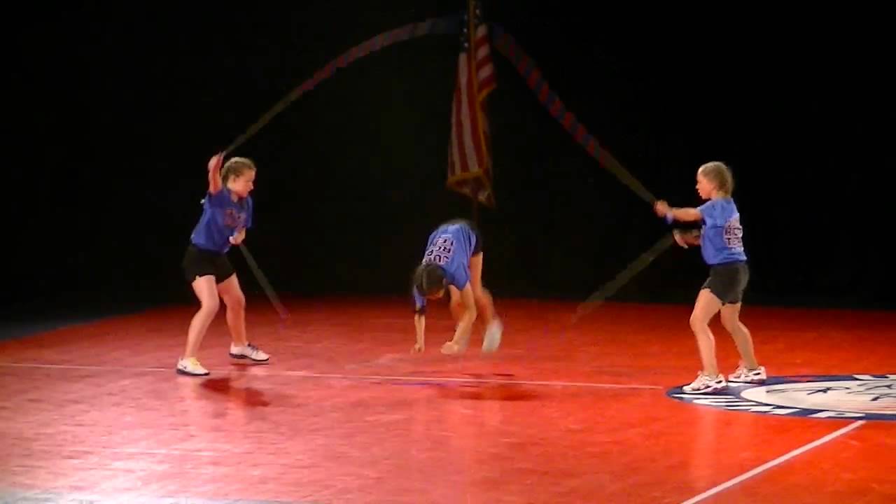 Summerwind Skippers Littles 3 person Double Dutch - YouTube