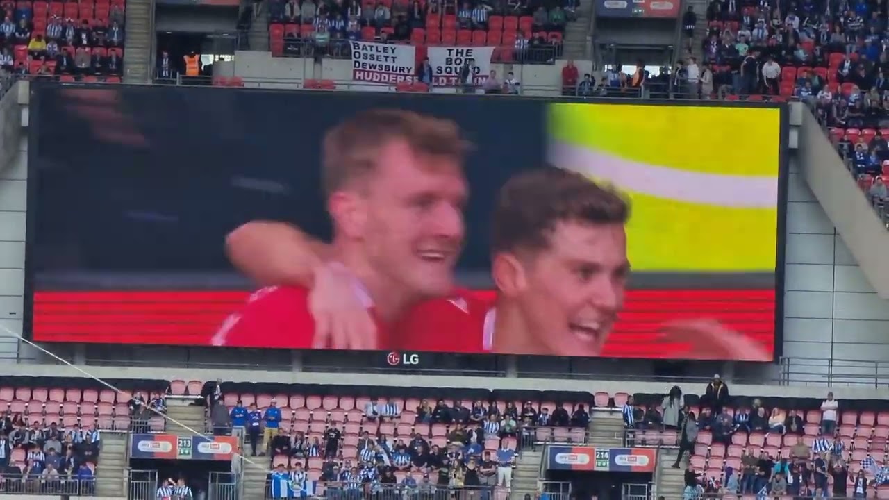 Wembley Pre Match Nottingham Forest Entrance Video #Nffc - YouTube