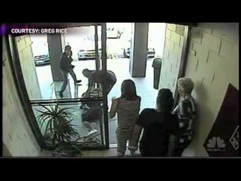 Thief Runs into Glass Door, Hilarious!!! Fail