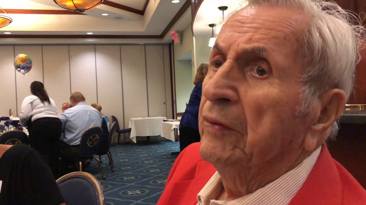 Hero pilot reunited with passengers he saved - YouTube