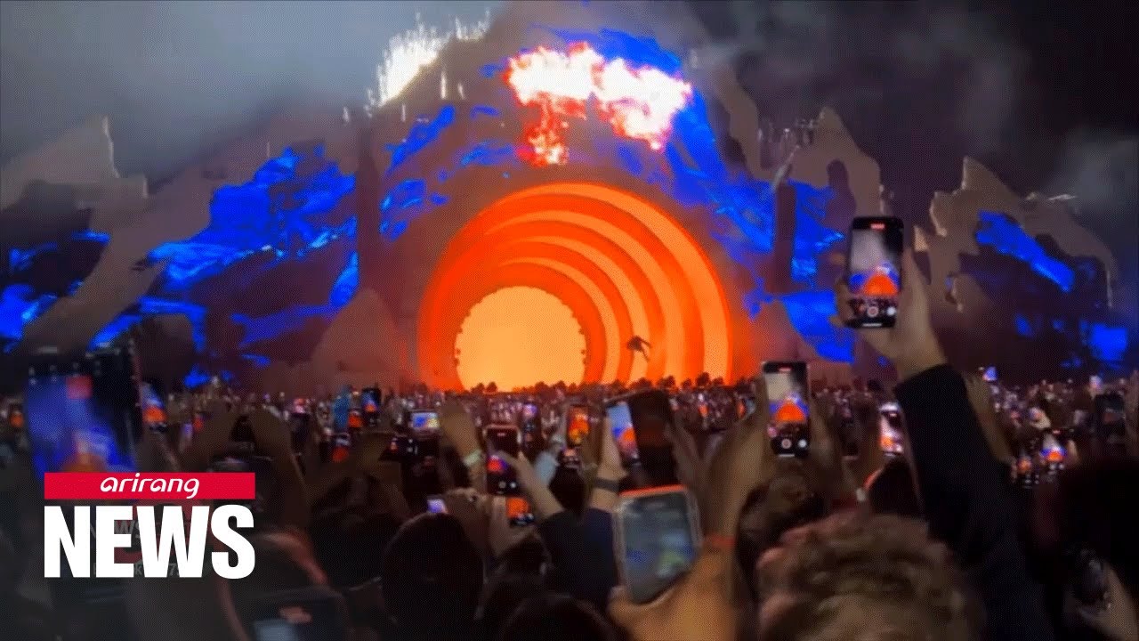 At least eight people killed at Houston concert stampede - YouTube