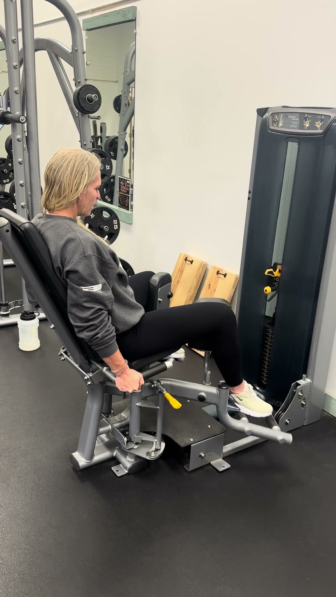 Machine Seated Hip Adduction FLEX GYM - YouTube