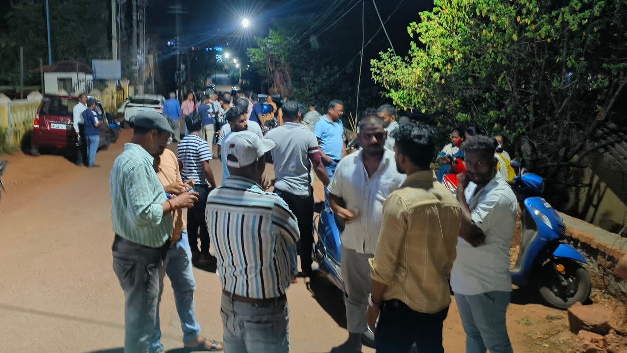 PERNEM VILLAGERS GATHERED OUTSIDE PERNEM POLICE STATION - YouTube