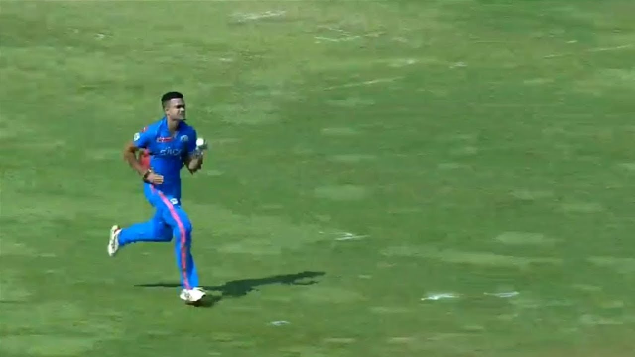 Arjun Tendulkar bowling in IPL 2023 , Arjun Tendulkar first over in ipl ...