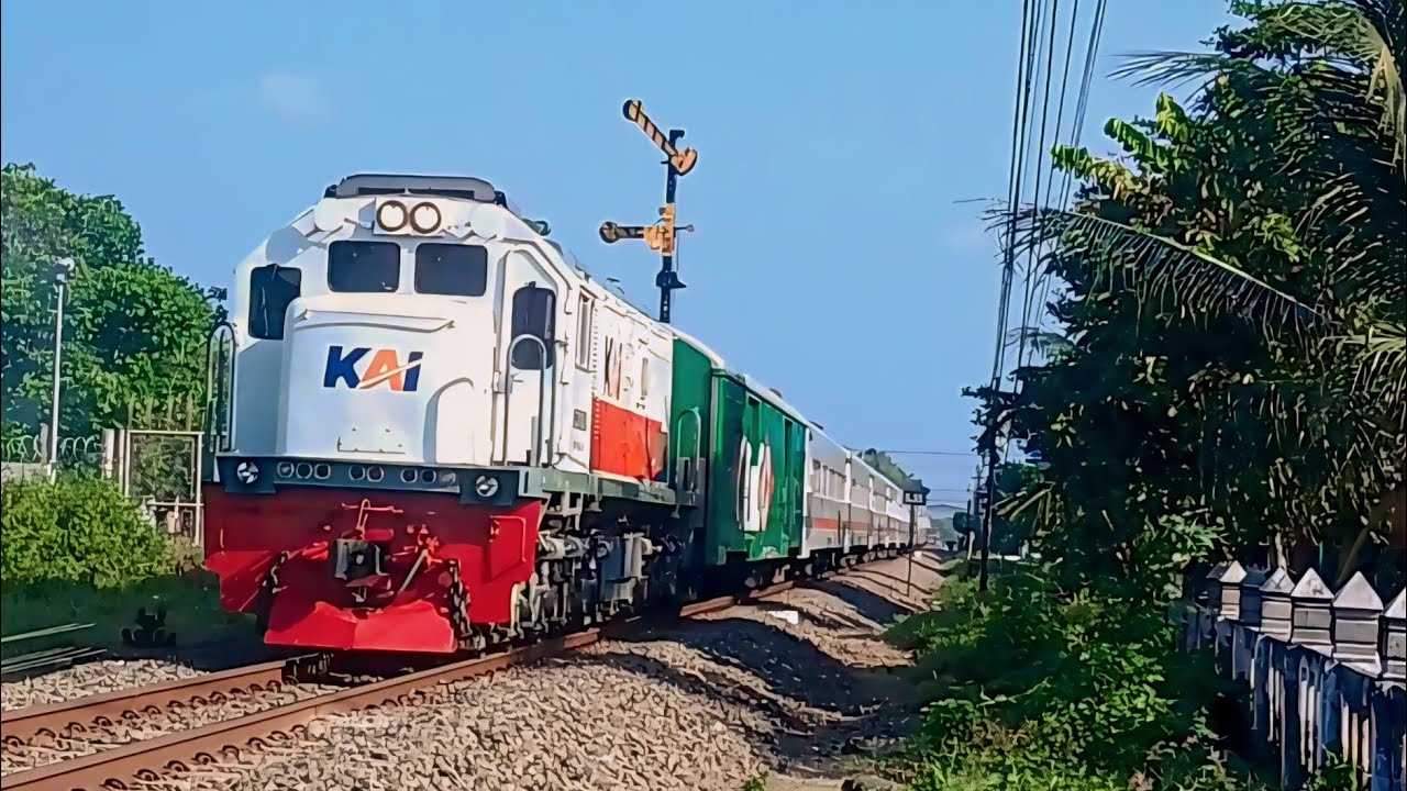 AKTIVITAS PADAT STASIUN BESAR KEDIRI !! banyak kereta api keluar masuk ...