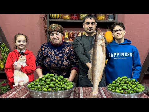 Büyükanne yeşilliklerle büyük balık pişiriyor! Feijoa kompostosu | Epik kırsal tarif