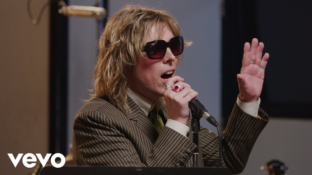 The Struts - Stranger in Moscow - YouTube