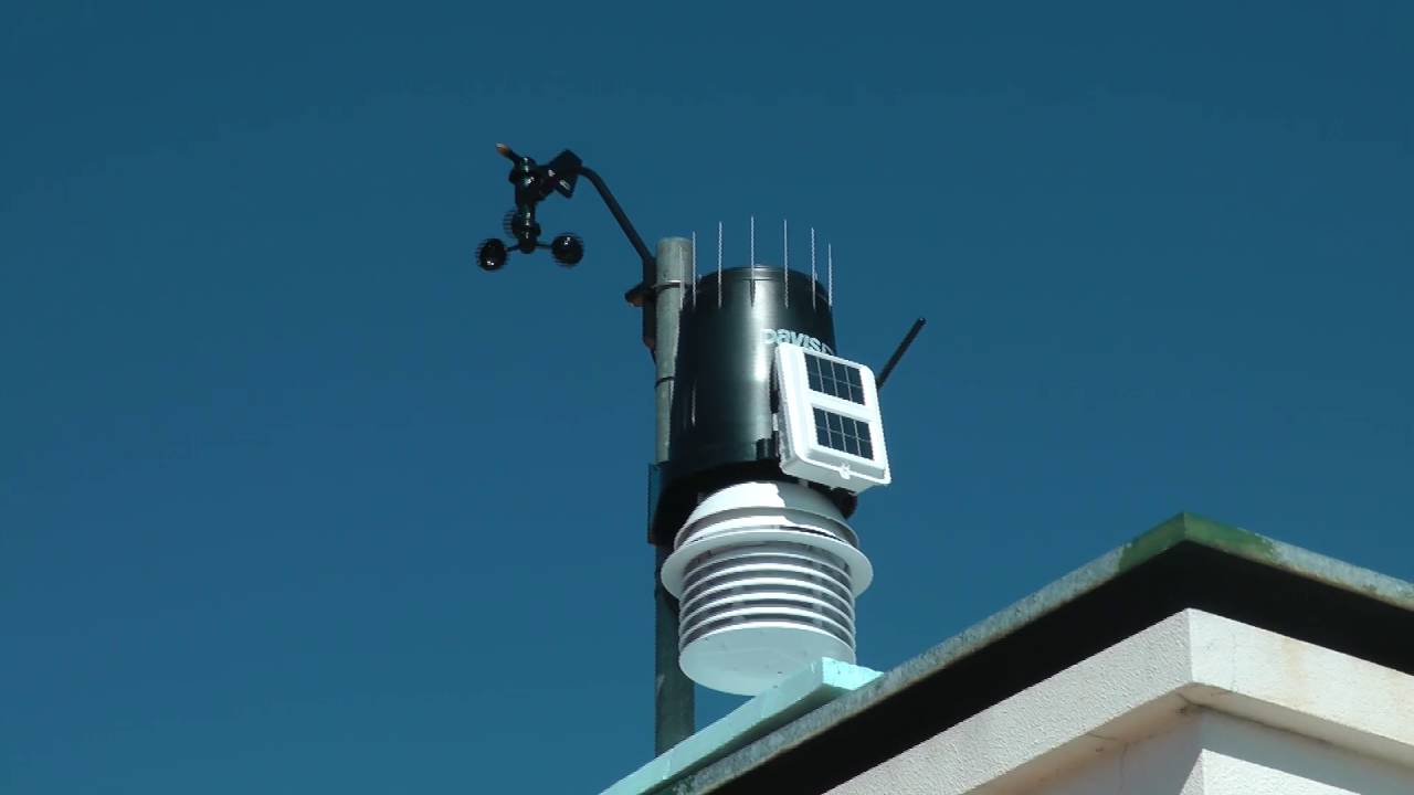 Davis Vantage Pro2 with Daytime Fan Aspirated Radiation Shield - YouTube