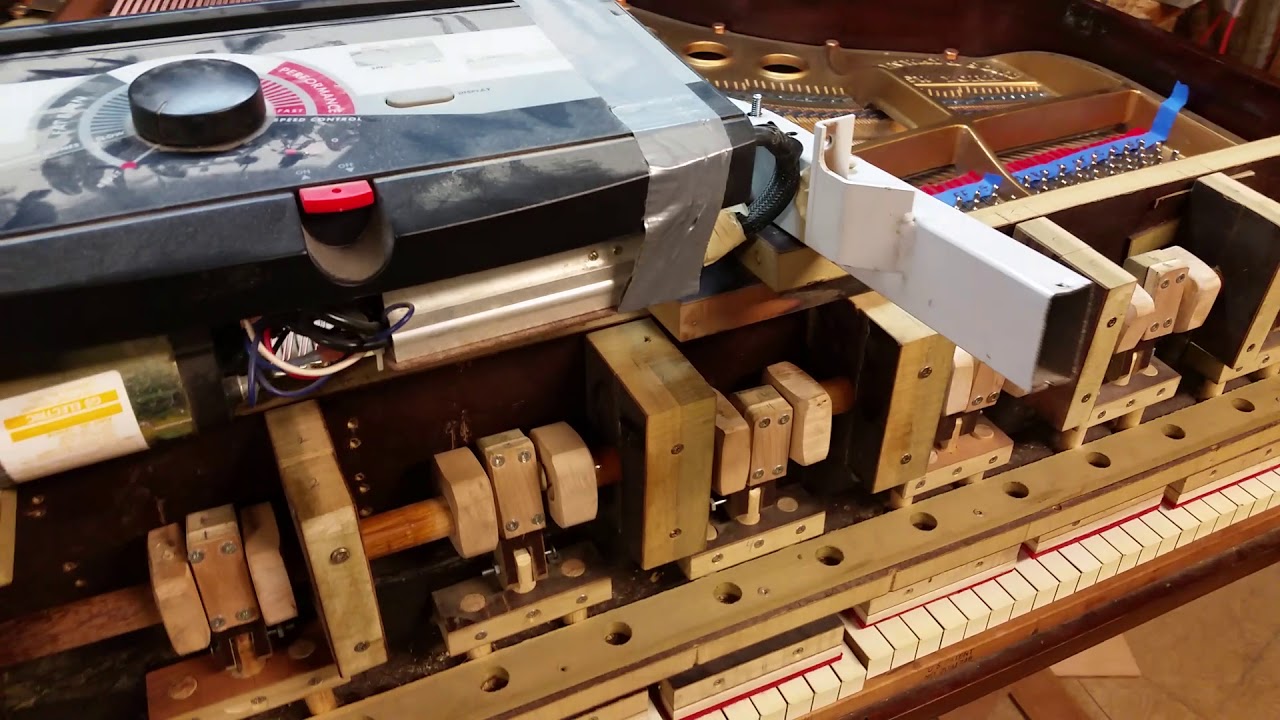 Steinway S Key pounding and Soundboard Resonance - YouTube