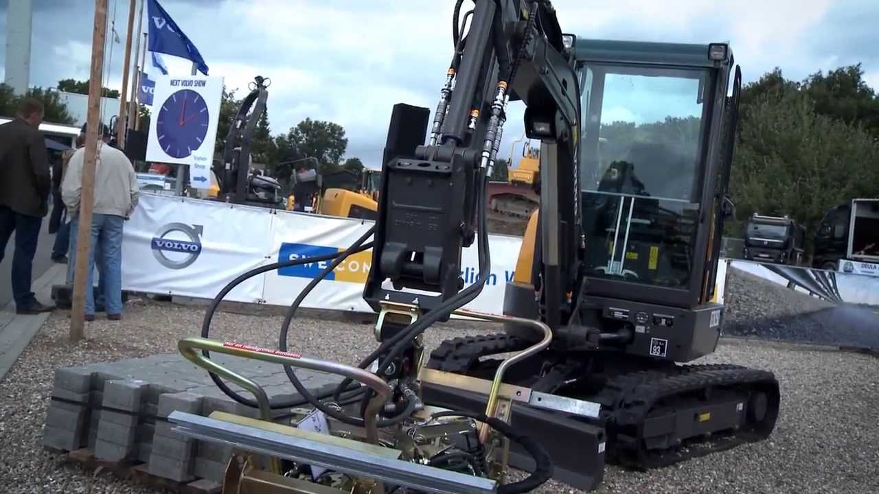 Swecon Baumaschinen GmbH auf der NordBau 2013 - YouTube
