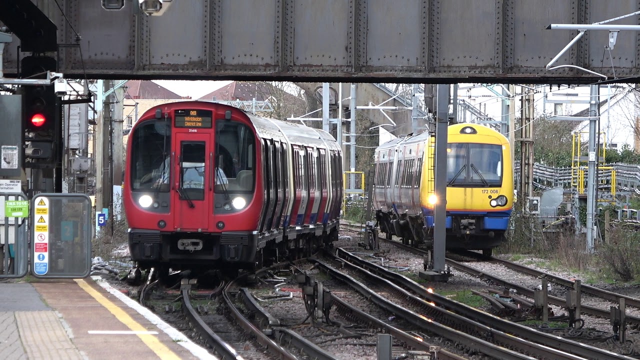 London Overground 172008 races London Underground S Stock 21416 and ...