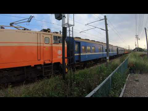 11/8/2021 台鐵 554次 莒光號 本務E212電力機車 附掛行包 大林北通過 / Taiwan GE E42C leading Juguang express & Baggage cars