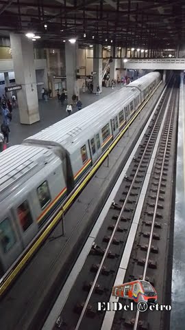 Metro CCS Shorts | 56: Tren CAF S6 Repotenciado Saliendo de la Estación ...