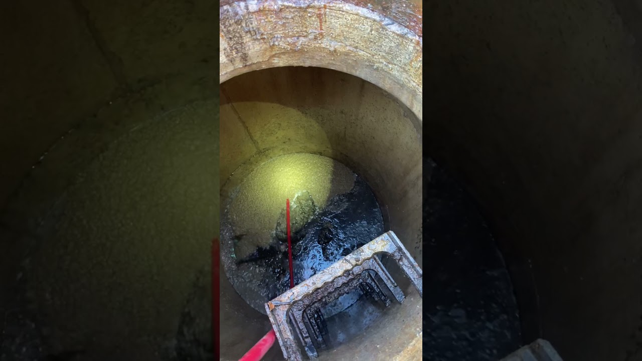 Hydro jetting main from manhole in Perryville, Md - YouTube