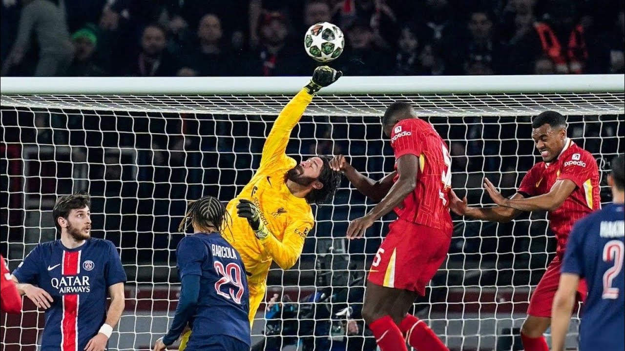 Liverpool vence o PSG por 1x0 em atuação heroica de Allison - YouTube