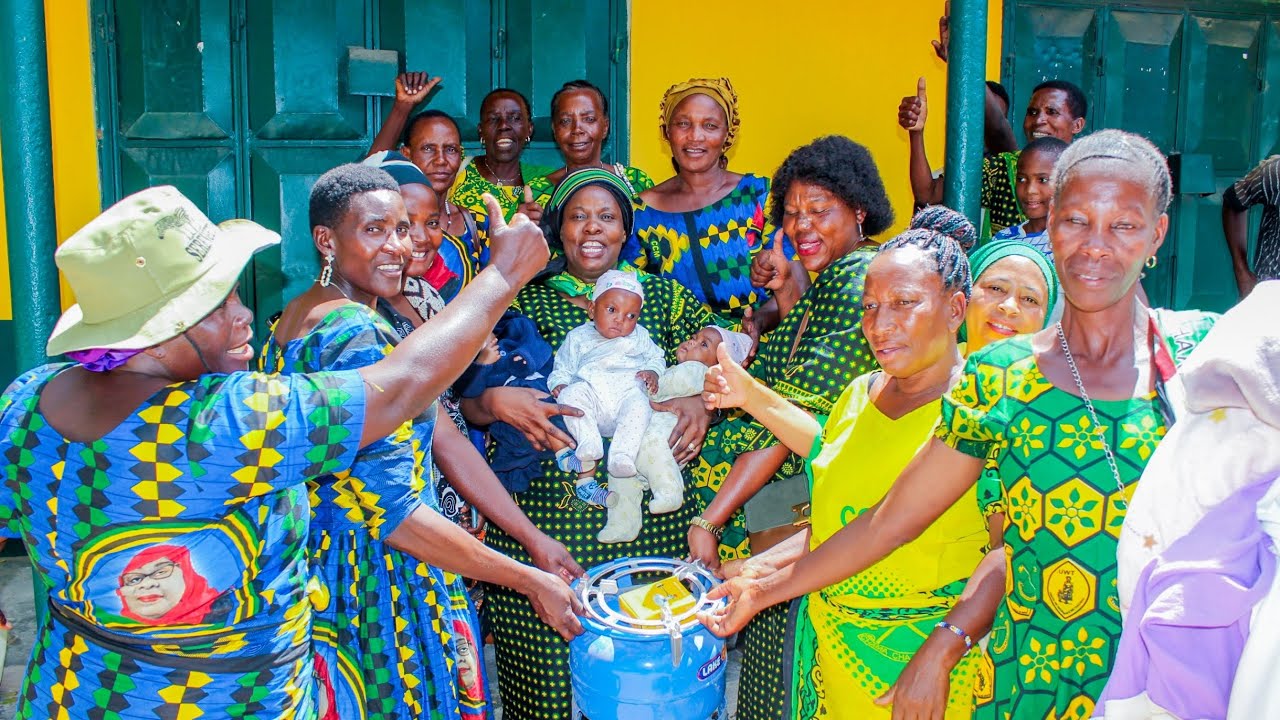 #MZAZI WA MAPACHA WATATU ATOA MACHOZI YA FURAHA AKISMHUKURU MHE ...