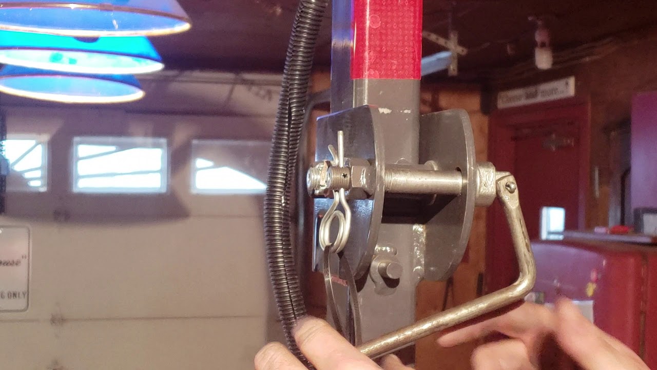 #28 Kubota L2501 rops bolt cheap fix - YouTube