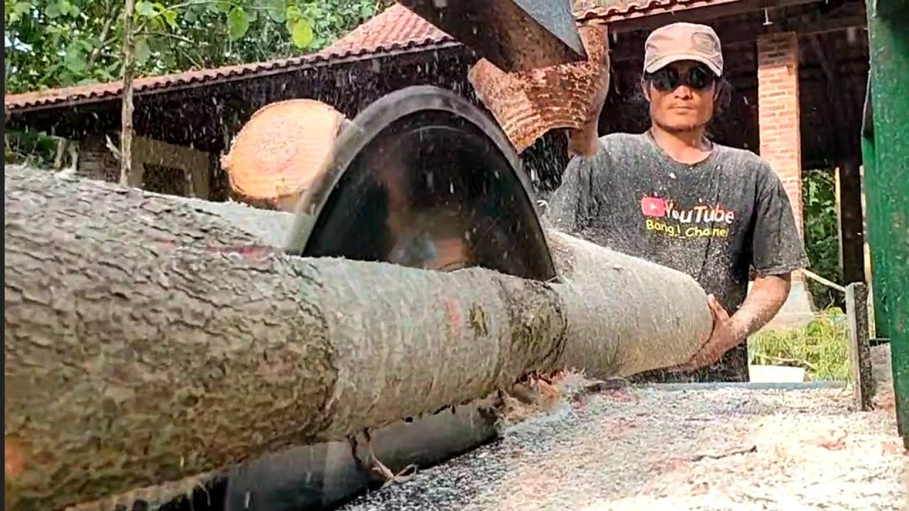 Mesin pemotong kayu paling efisien !! gergaji serkel rakitan - YouTube