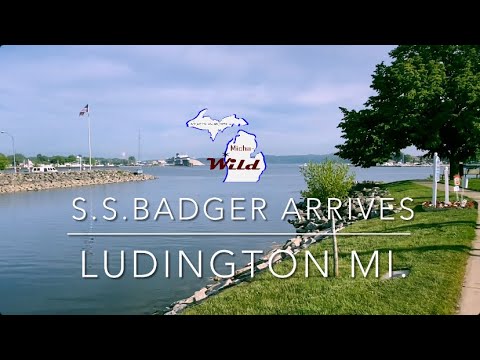 S.S. Badger arrives to her home port of Ludington MI. - YouTube