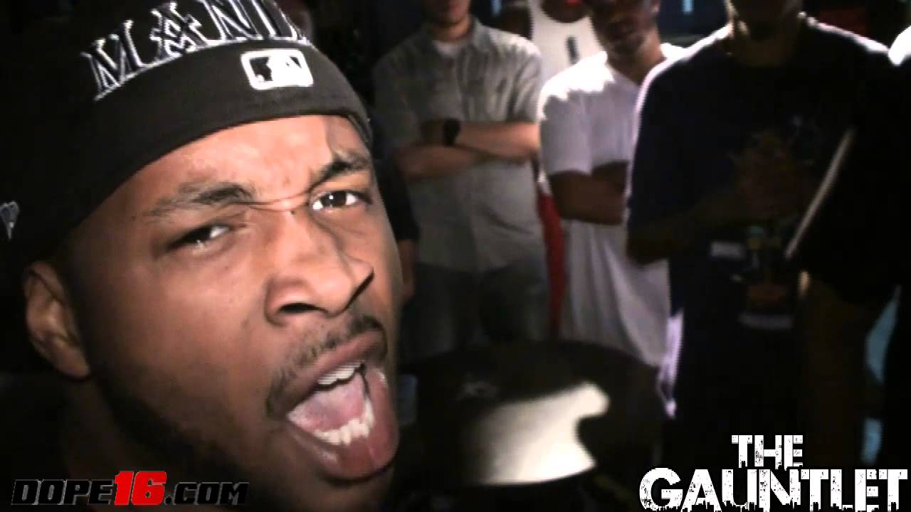 The Gauntlet presents: Maniak VS Bac Alley | Rap Battle - YouTube