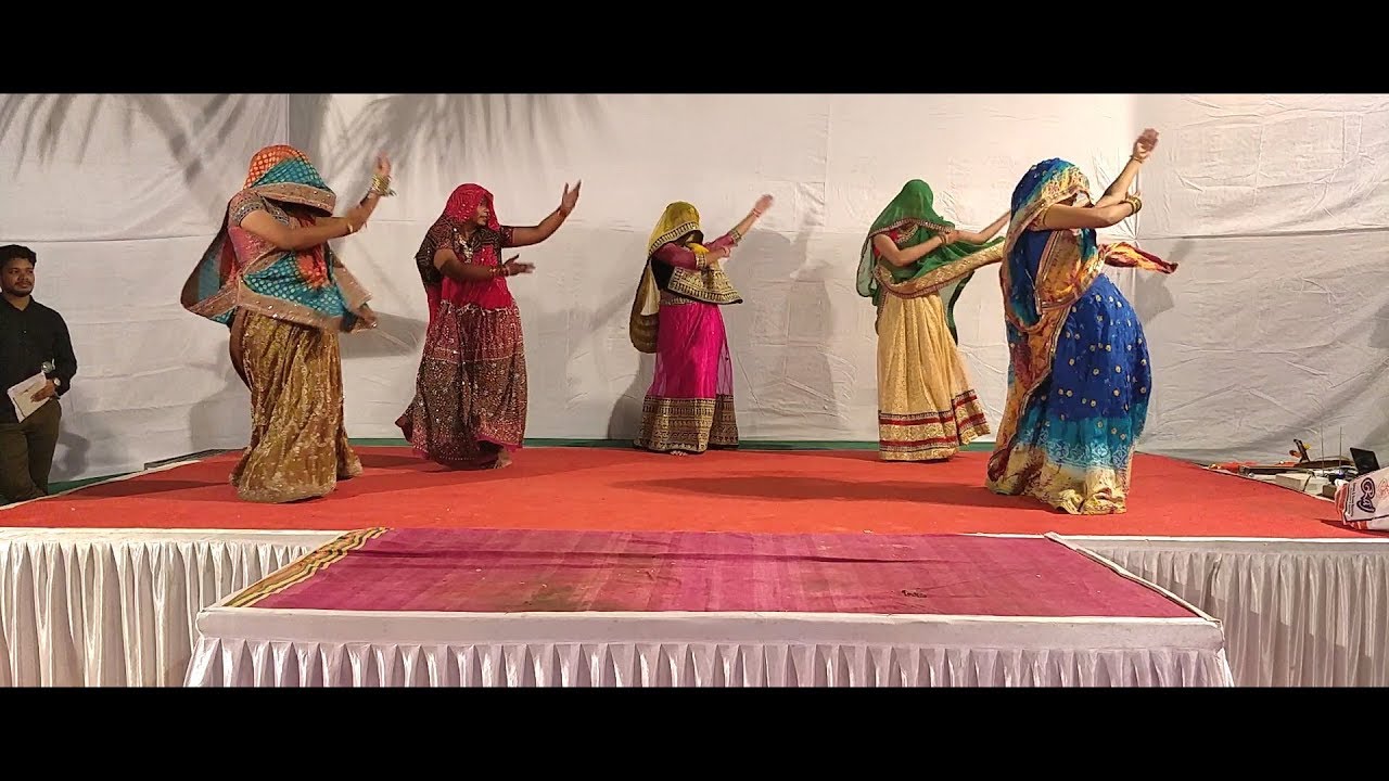 Ghoomar Dance Performance | Padmaavat Movie - YouTube