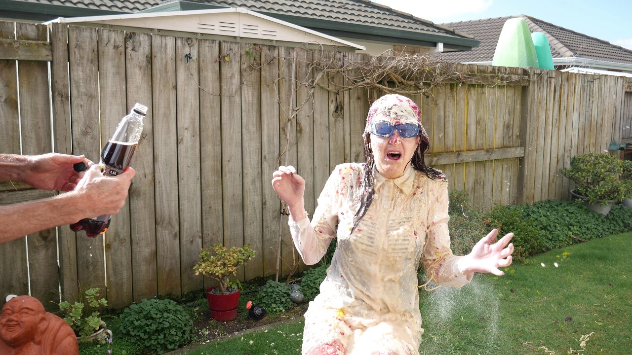 KIWI PATIENCE TEST!!! (Warning: MESSY!) - YouTube
