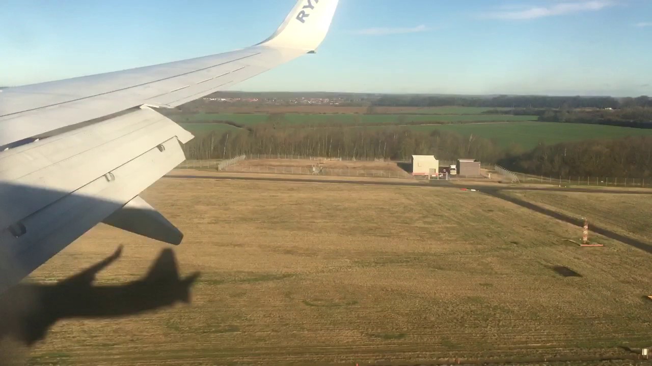 London Stansted plane landing HD - YouTube