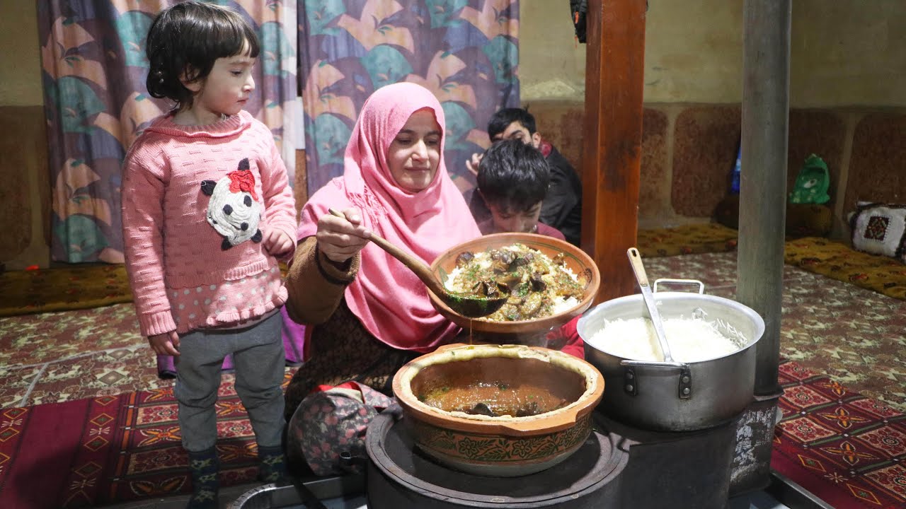 IT’S PERFECT TIME TO COOK FOREST YAK DRY MEAT IN SNOW FALLING DAYS IN ...
