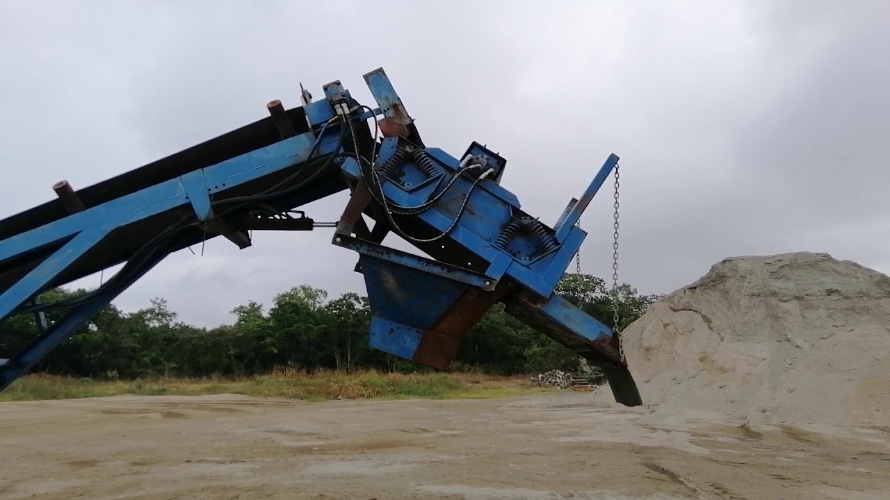 Mobile Screening Plant - 4' x 3' - Running - YouTube