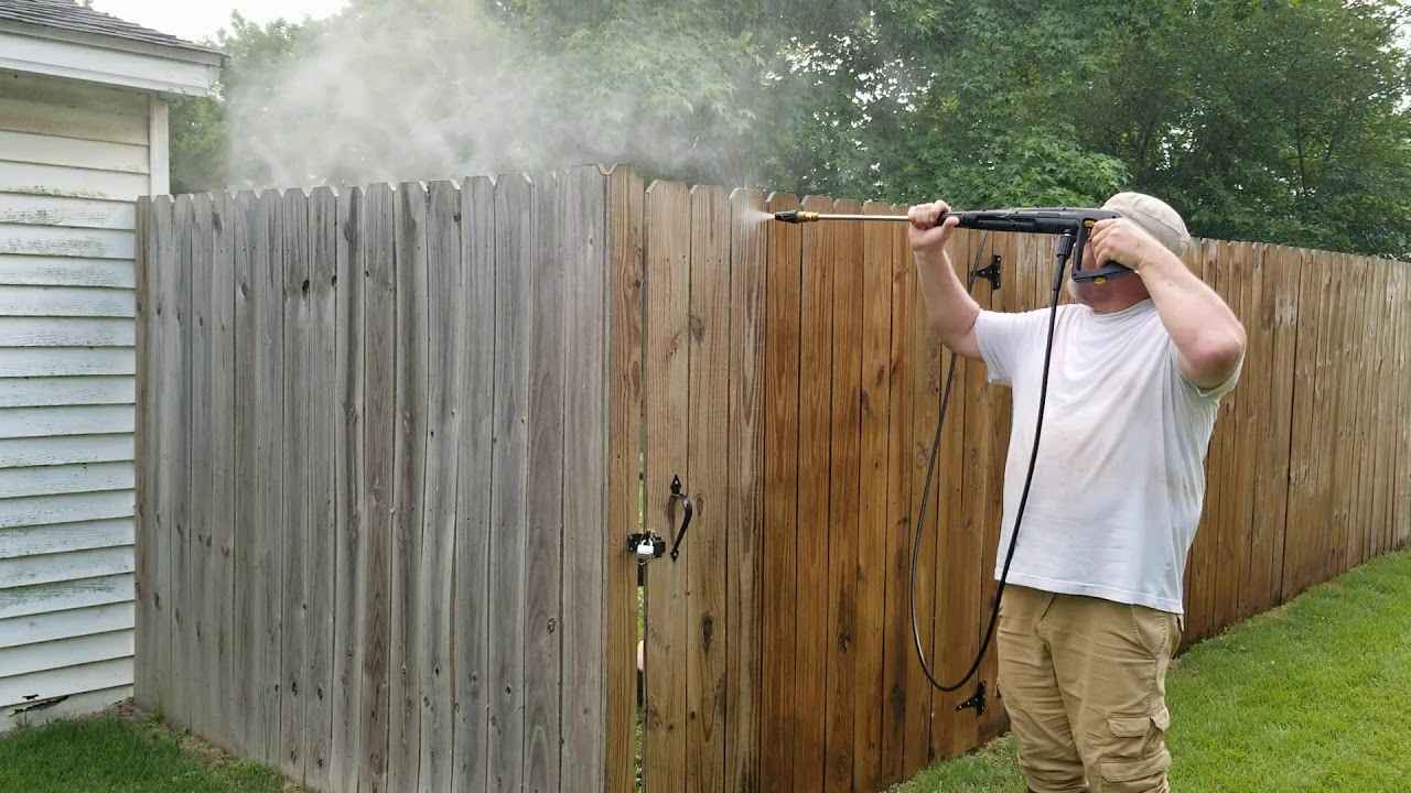Using bleach in a spayer to clean a wooden fence - YouTube