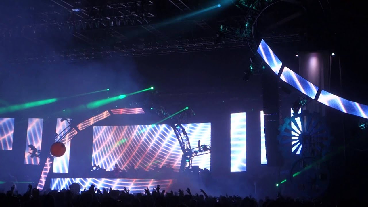 Cosmic Gate @ Resolution 2014 - "Fair Game" - YouTube