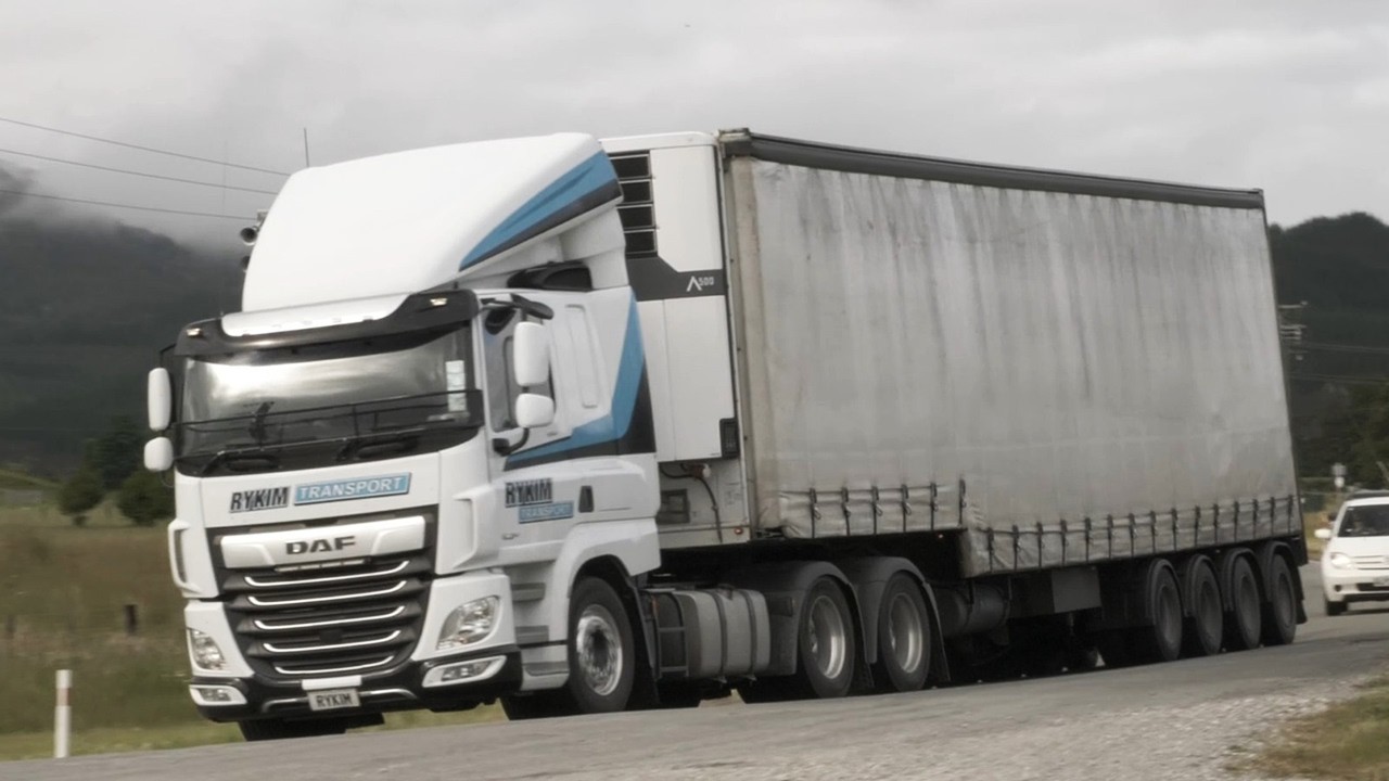 47 DAF Trucks on the Road around New Zealand's South Island - YouTube