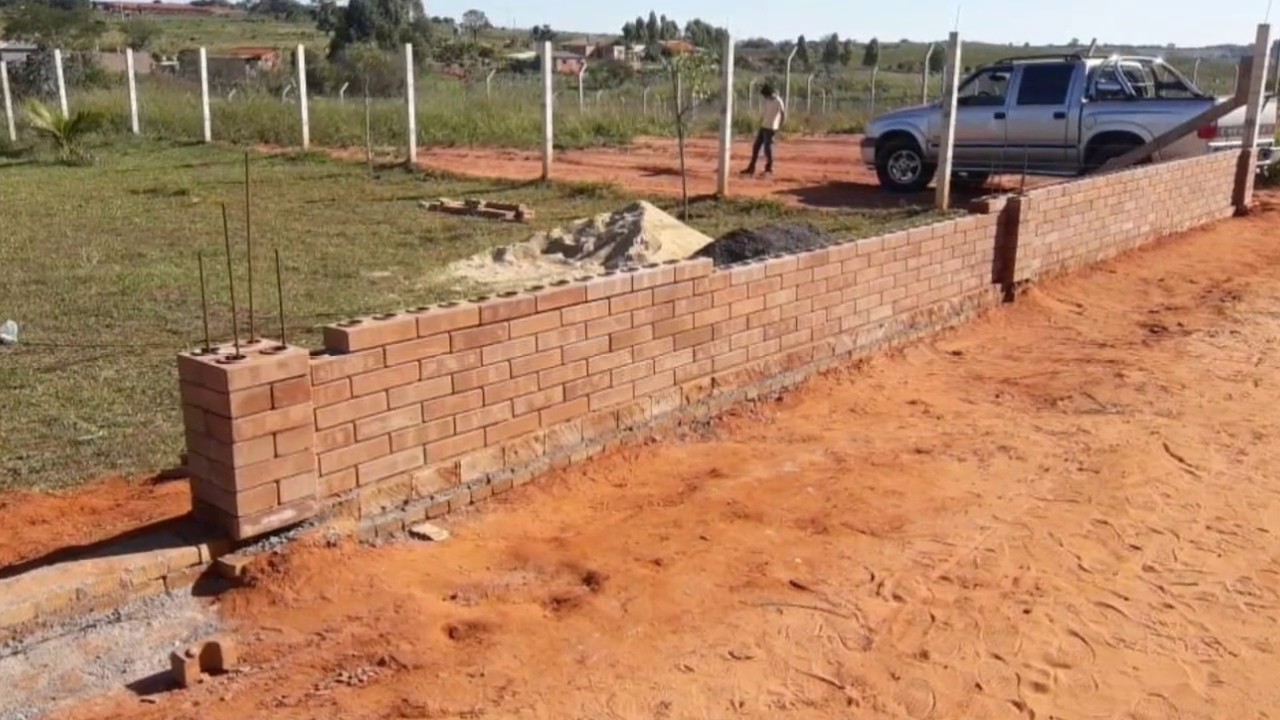 MURO FEITO COM TIJOLOS ECOLÓGICOS - YouTube