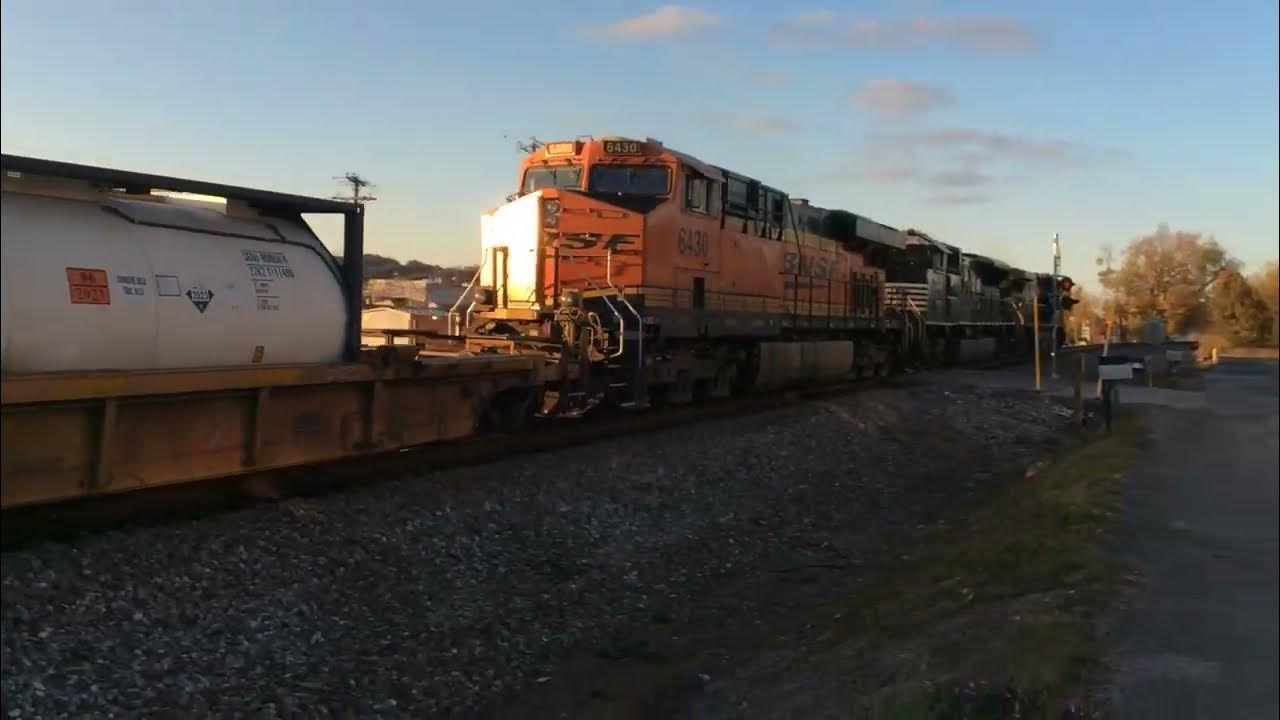 NS 4556 leads NS 279 W/ BNSF GEVO & NS SD70ACU - Powell, TN (11/1/23) - YouTube