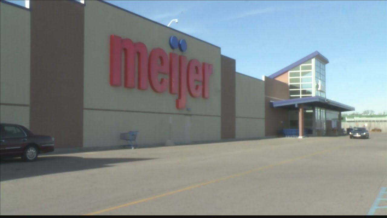 Last-minute shopping continues at Meijer - YouTube