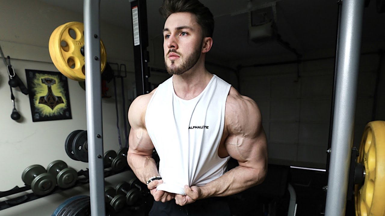 DON'T FREAK OUT WHEN YOU SEE THESE BICEPS... - YouTube