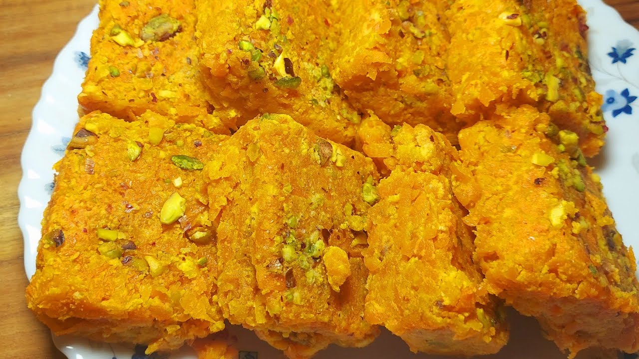 গাজরের বরফি সন্দেশ মিষ্টির দোকানের মতো মজাদার স্বাদের রেসিপি Gajore ...