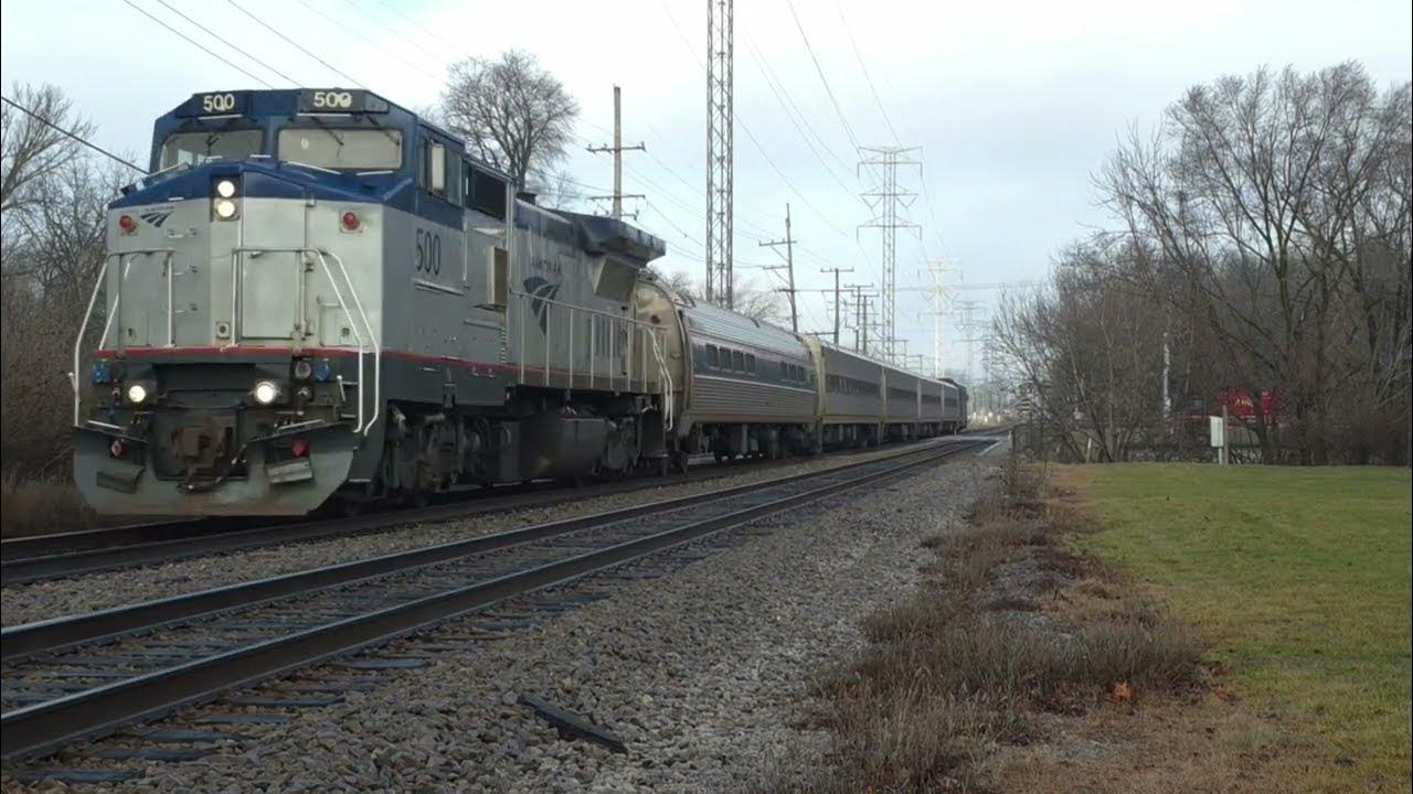 AMTK 500 leads Hiawatha 332, and Metra holiday train at Morton Grove - YouTube
