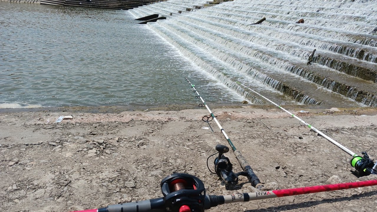 LIVE SPILLWAY FISHING | TRINITY RIVER - YouTube
