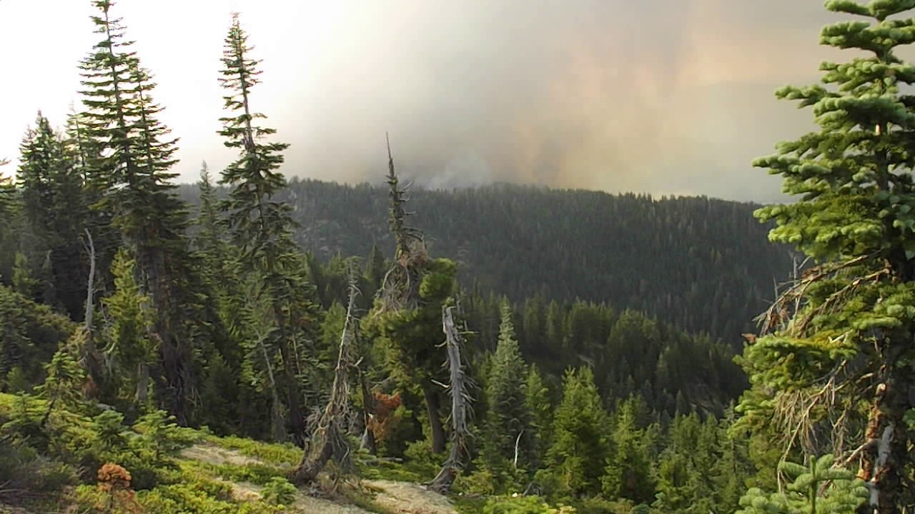 VLAT (Very Large Air Tanker) a DC10, Making a Pass on the Minerva Fire ...