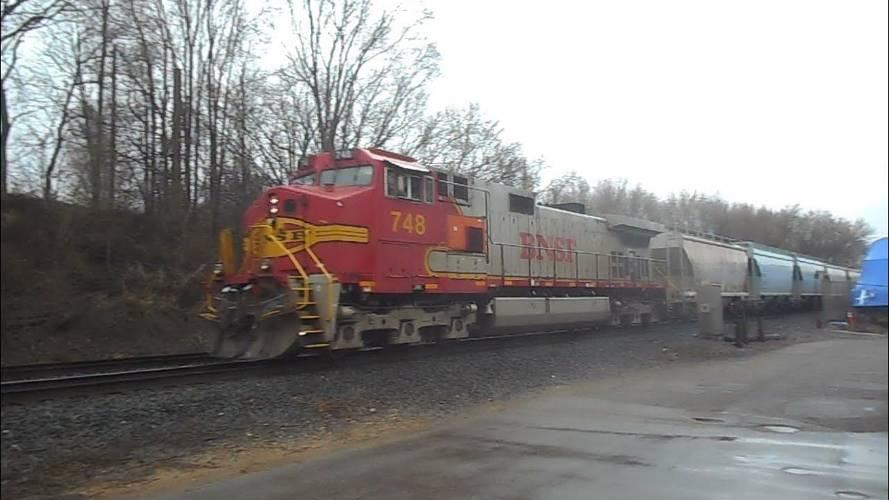 BNSF 748 (rear DPU) w/BNSF 7799 leading CP 695 loaded sand 3/27/21 - YouTube