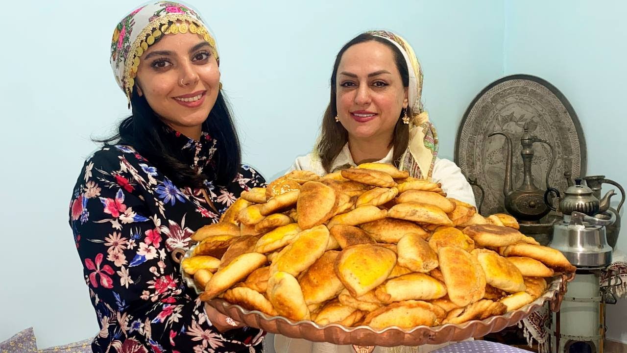 The strangest heating system in the world "korsi" ️ Baking traditional ...