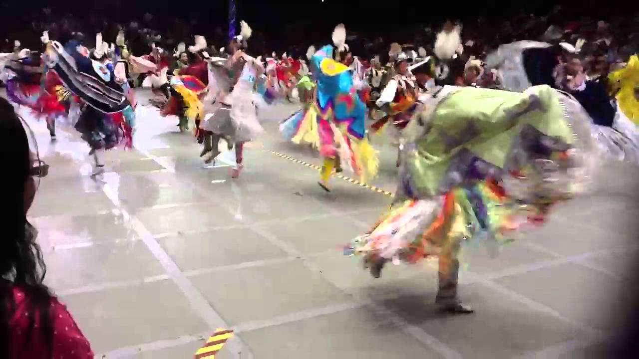 Laryn Oakes Speacial: Womens song 3 Gathering of Nations 2013 - YouTube