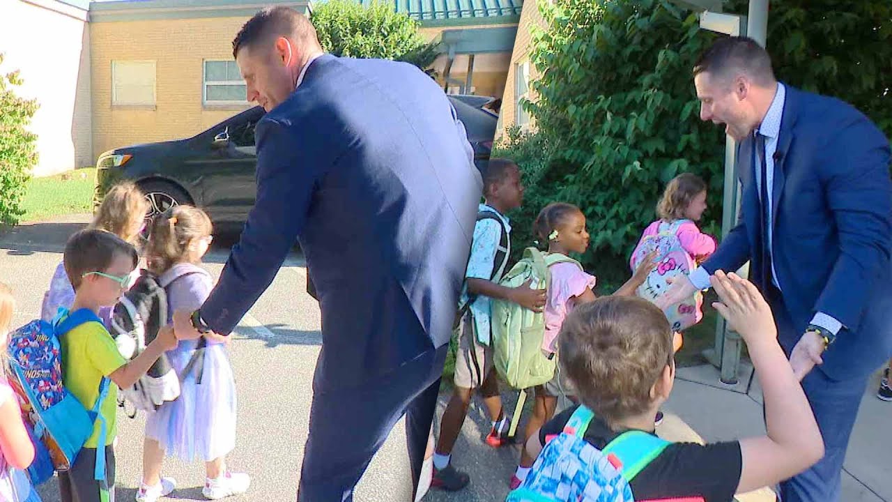 'Most Popular Principal' Greets Kids for 1st Day of School - YouTube