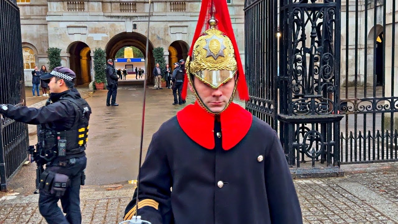 King's Guard in Winter Coat Uniform - Christmas Markets and Lights in ...
