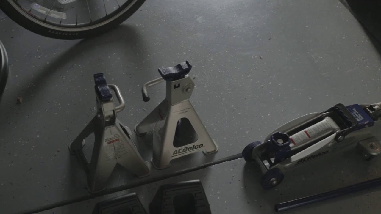 How To: Safely Jack Up The MR2 Spyder - YouTube