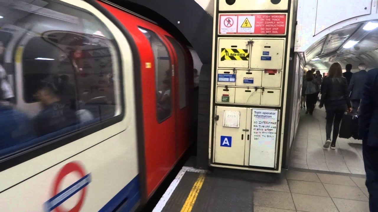 Central Line train departing from Oxford Circus - YouTube