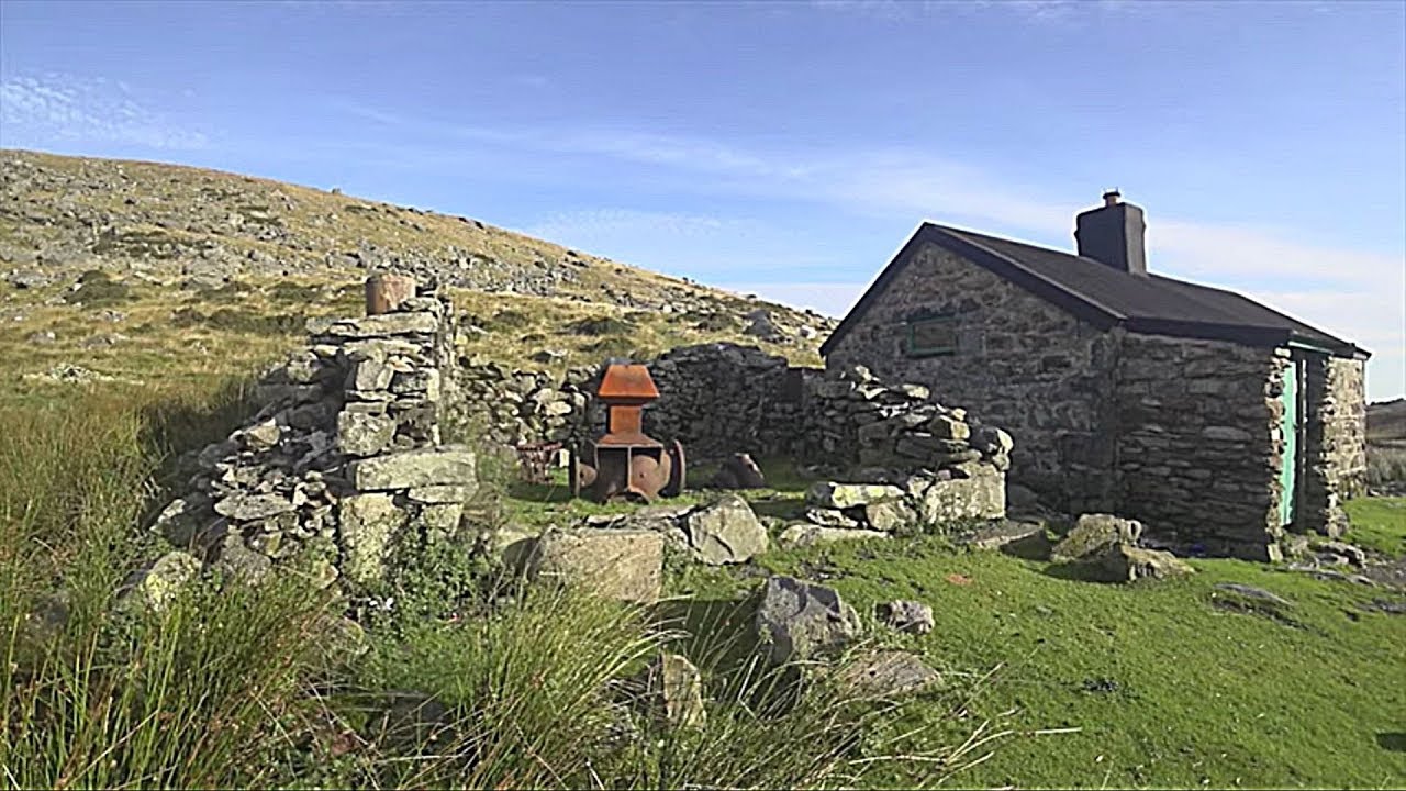 Wales Llyn Dulyn bothy plane crash | surf snowdonia | Dolgarrog Dam ...